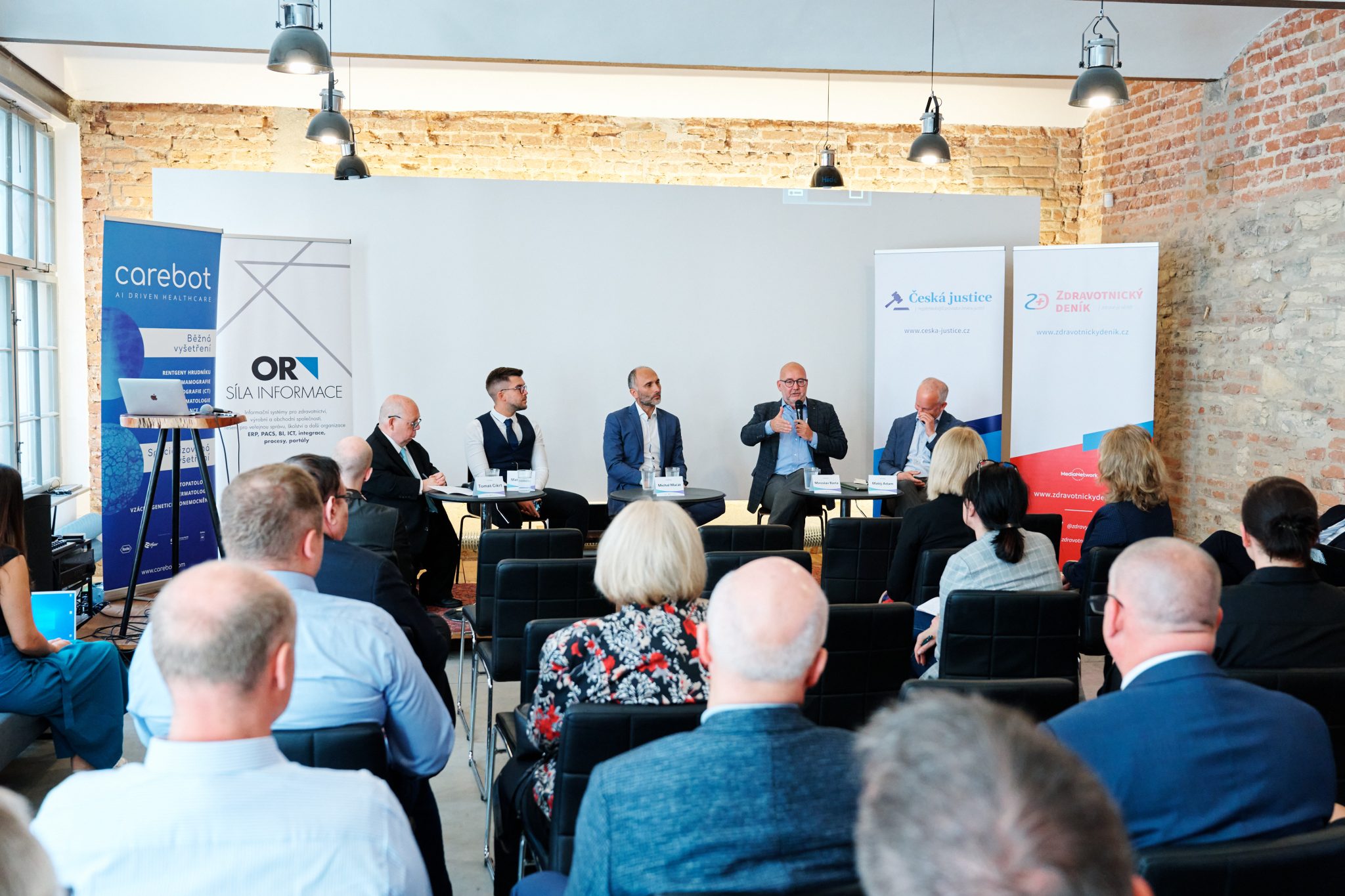 Soudce Roman Fiala: Umělá inteligence je jako džin vypuštěný z lahve ...