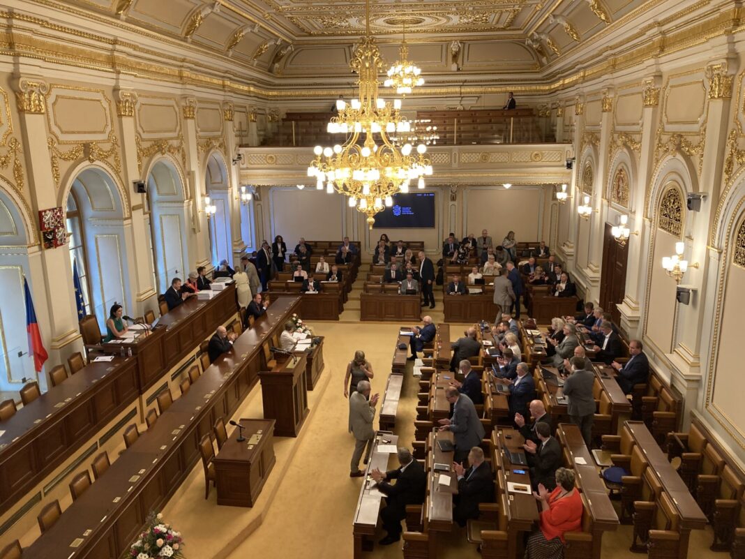 Sněmovna schválila nová pravidla pro advokátní úschovy, mají snížit ...