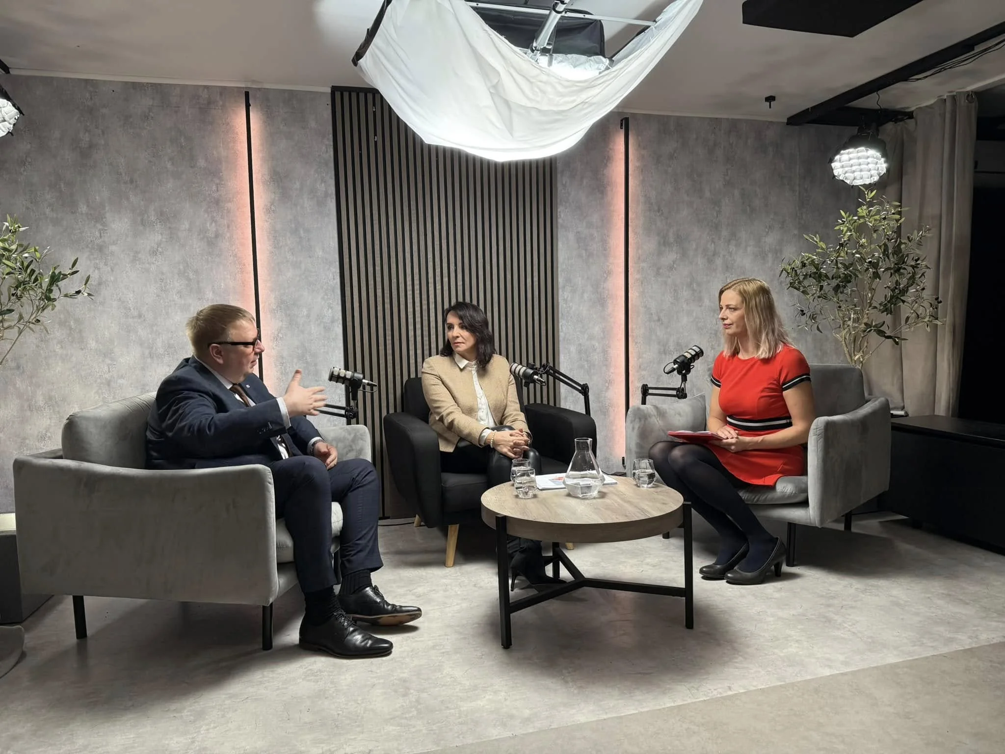 Proč mají Češi nízké platy? Podle Juchelky za to může i nedostupné ...