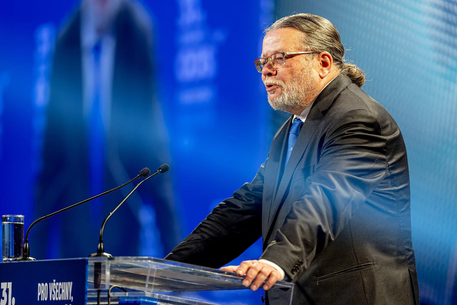 Europoslanci navrhují snížení cílů pro recyklované plasty v autech ...